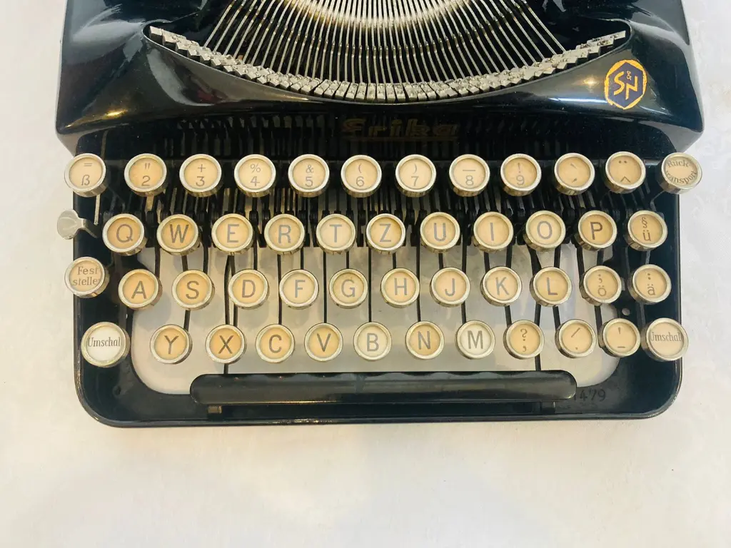 Antique rare 1920-40’s small Erica cast iron typewriter great condition ...