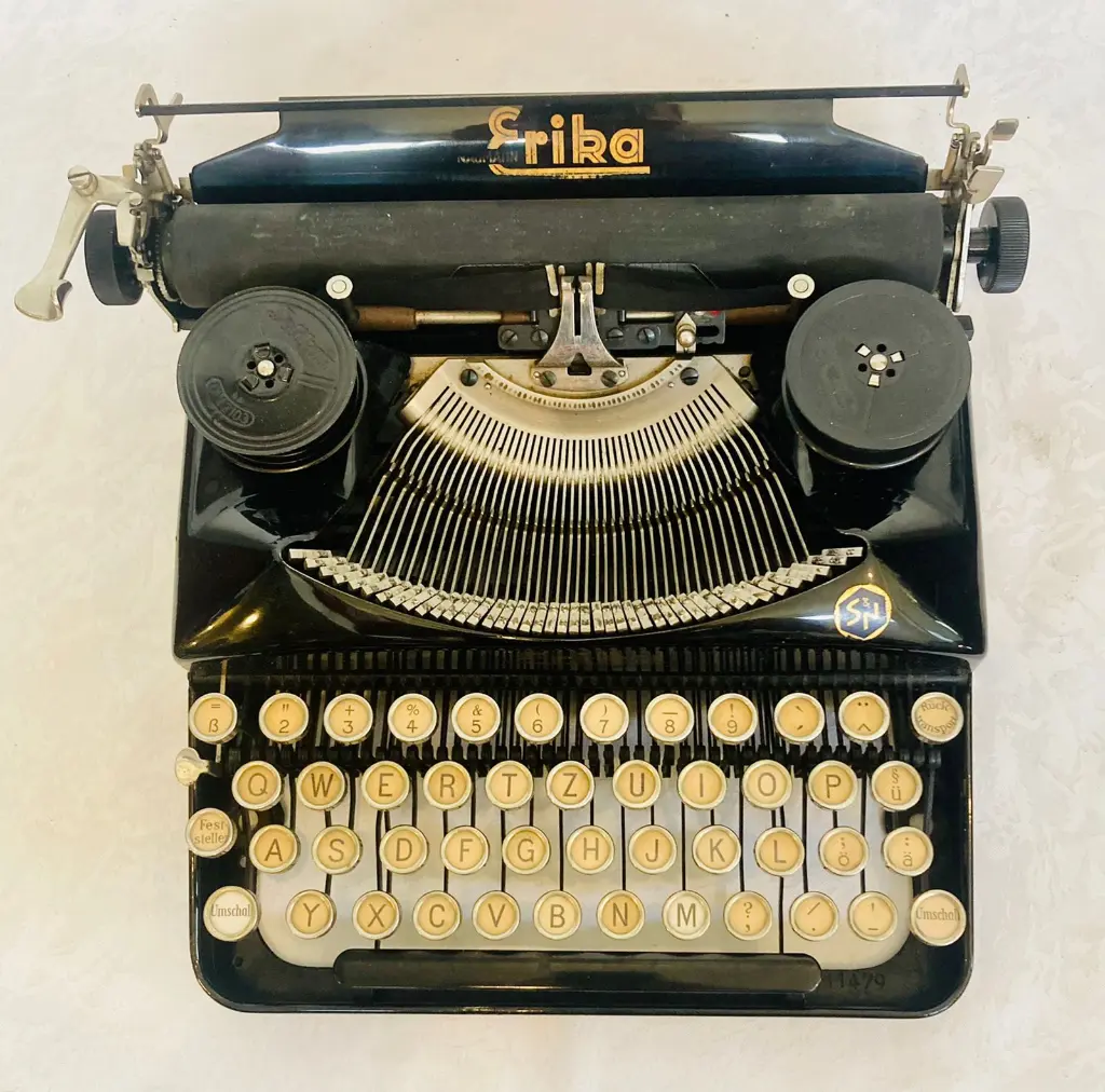 Antique rare 1920-40’s small Erica cast iron typewriter great condition ...